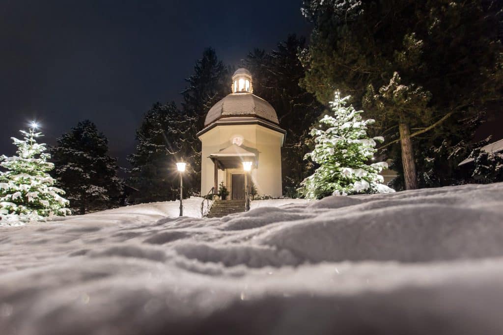 Chapel memorializing 'Silent Night' continues to draw tourists ...