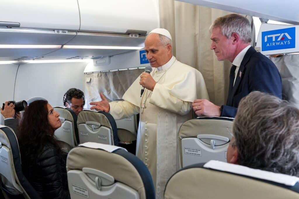During inflight news conference, pope talks about peace in Gaza ...